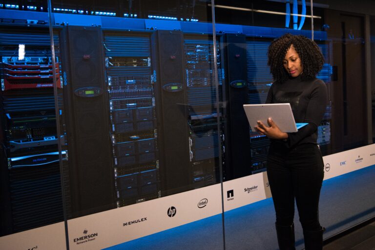 Data Warehouse Là Gì? Tổng Quan Về Kho Dữ Liệu | TopDev