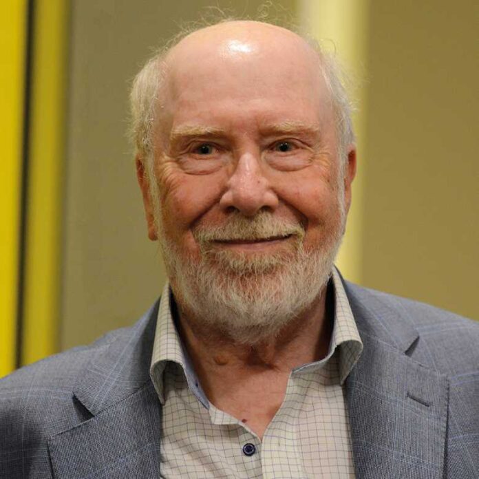 Ai là "cha đẻ" của các ngôn ngữ lập trình nổi tiếng nhất thế giới?